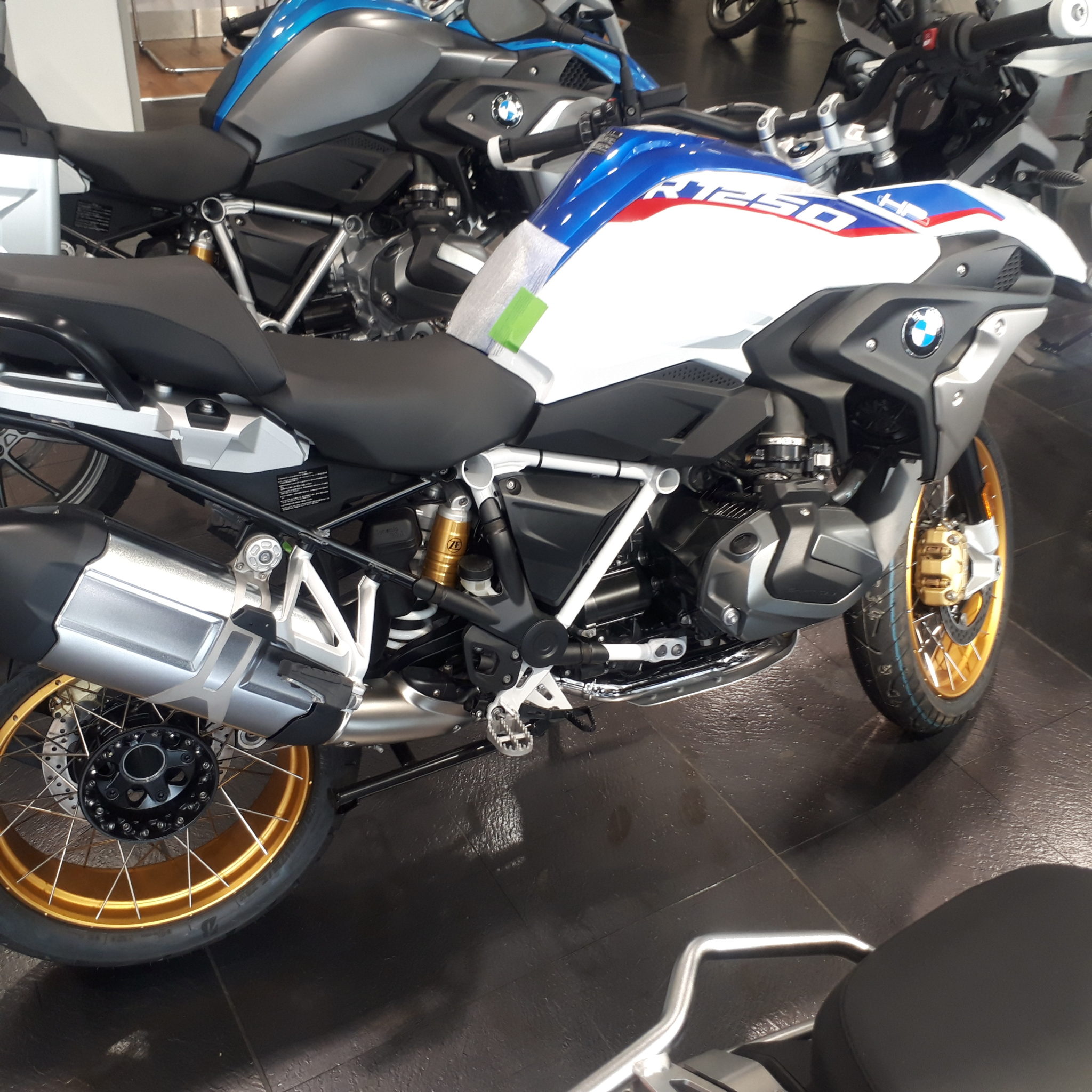 最新装備をテンコ盛り・R1250GSのグレードどれ選ぶ？試乗インプレ③ | カードラネット