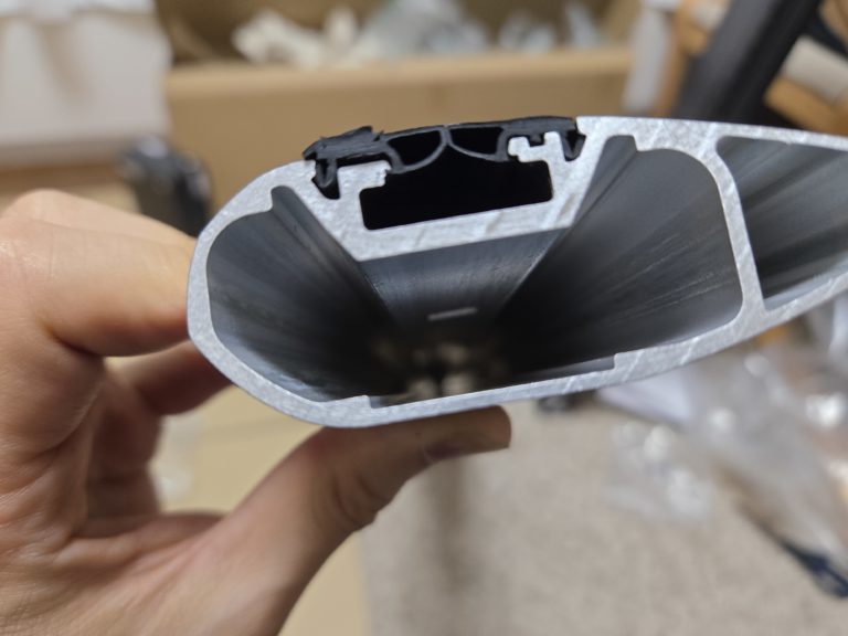 エアロバー・ウィングバーの互換性・Tスロット・トラックボルト取付INNO/TERZO/THULEの相違点 | カードラネット